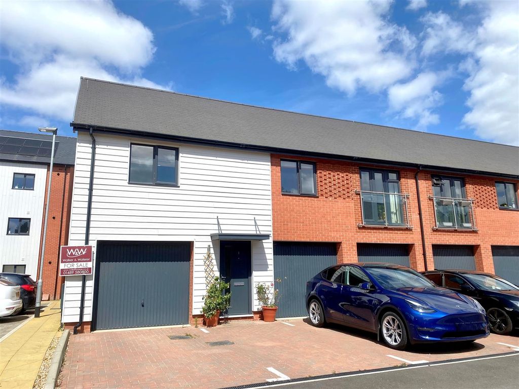 2 bed detached house for sale in Redpoll Way, Whiteley PO15, £275,000 ...