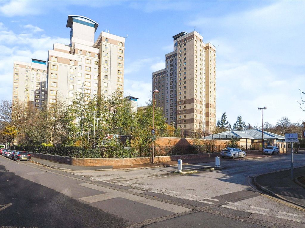 2 bed flat for sale in Elm View, Nottingham, Nottinghamshire NG7, £ ...
