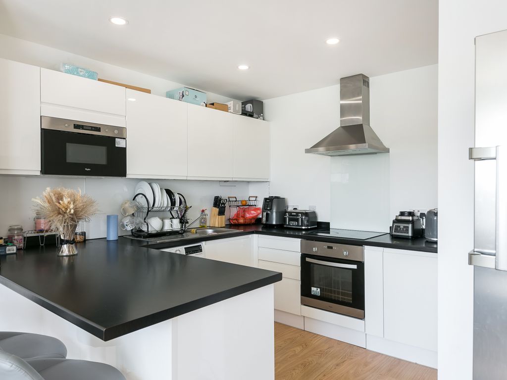 2 bed flat to rent in Trafford House, Cherrydown East, Basildon SS16, £ ...