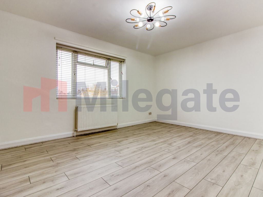 2 bed flat to rent in Angel Hill, Sutton SM1, £1,450 pcm - Zoopla