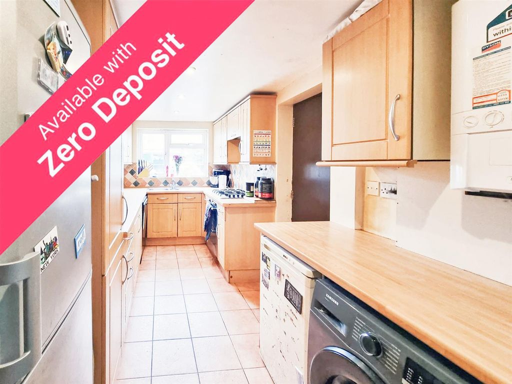 3 bed property to rent in Gordon Road, Gillingham ME7, £1,500 pcm - Zoopla