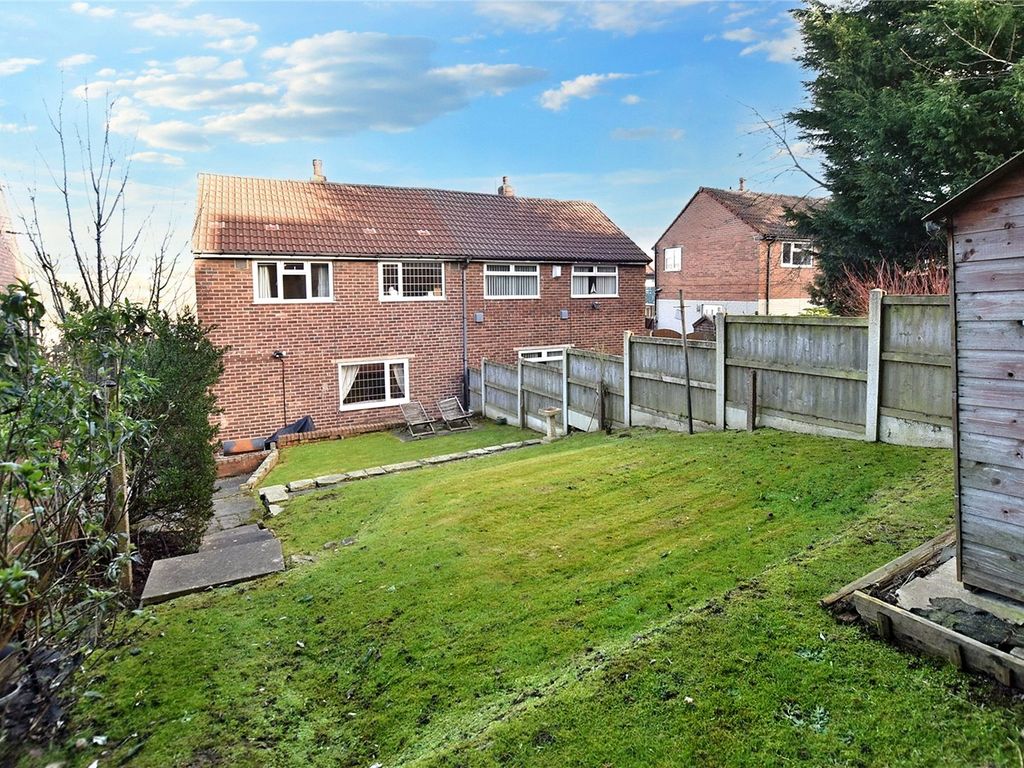 3 Bed Semi Detached House For Sale In St James Walk Horsforth Leeds