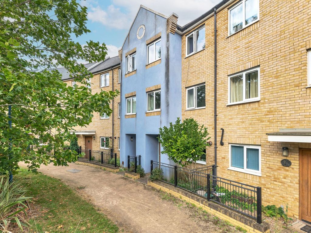 3 bed town house for sale in Newingham Crescent, Cambridge CB4, £ ...