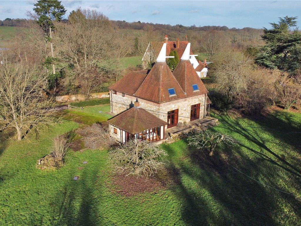 4 bed detached house for sale in Redlands Lane, Salehurst ...