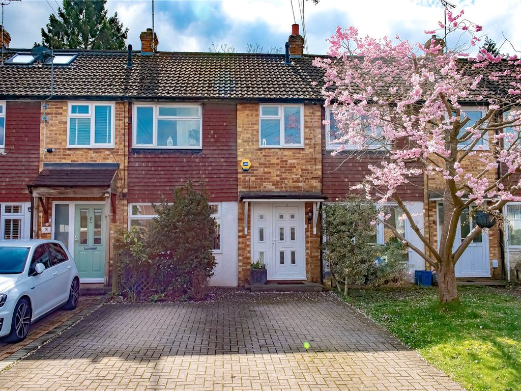 3 Bed Terraced House For Sale In Barnes Close Farnborough Hampshire