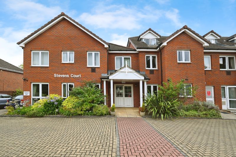 1 bed property for sale in Stevens Court, Wokingham RG41, £145,000 - Zoopla