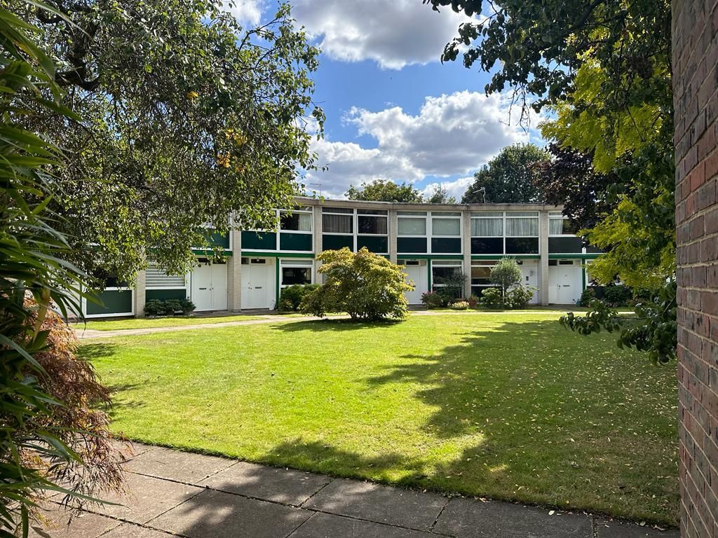 3 bed terraced house for sale in Roundacre, Off Inner Park Road ...