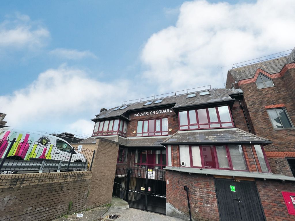 2 bed flat to rent in London Street, Basingstoke RG21, £1,050 pcm - Zoopla