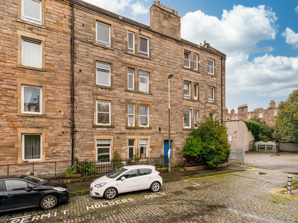 1 Bed Flat For Sale In 2 4 Wheatfield Terrace Gorgie Eh11 £140 000