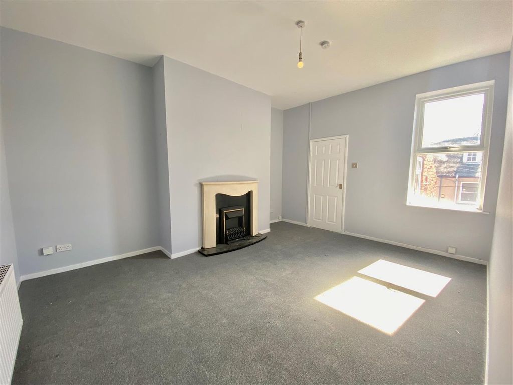 2 bed flat to rent in Woodbine Street, Bensham, Gateshead NE8 - Zoopla