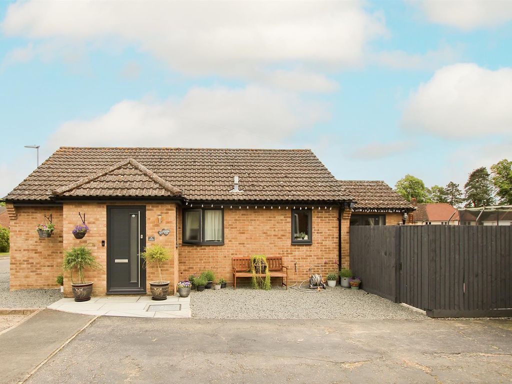 3 bed detached bungalow for sale in Icknield Close, Cheveley, Newmarket ...