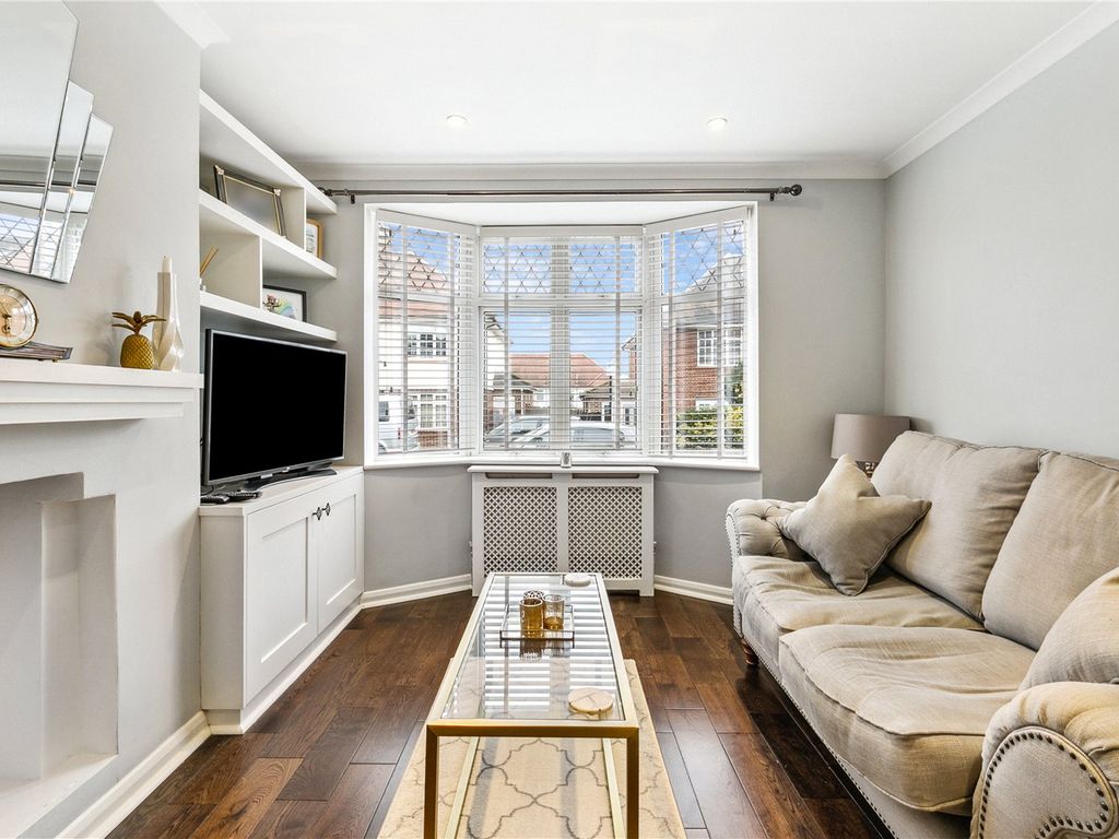 2 bed flat for sale in Godley Road, London SW18 - Zoopla