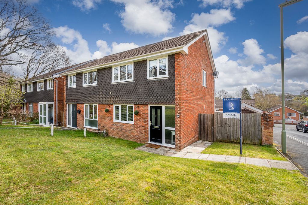 3 Bed Semi Detached House For Sale In Kingsfield Gardens Bursledon