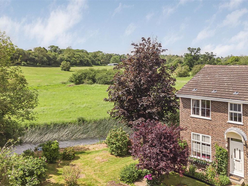 3 Bed End Terrace House For Sale In Tanners Crescent Hertford Sg13 £
