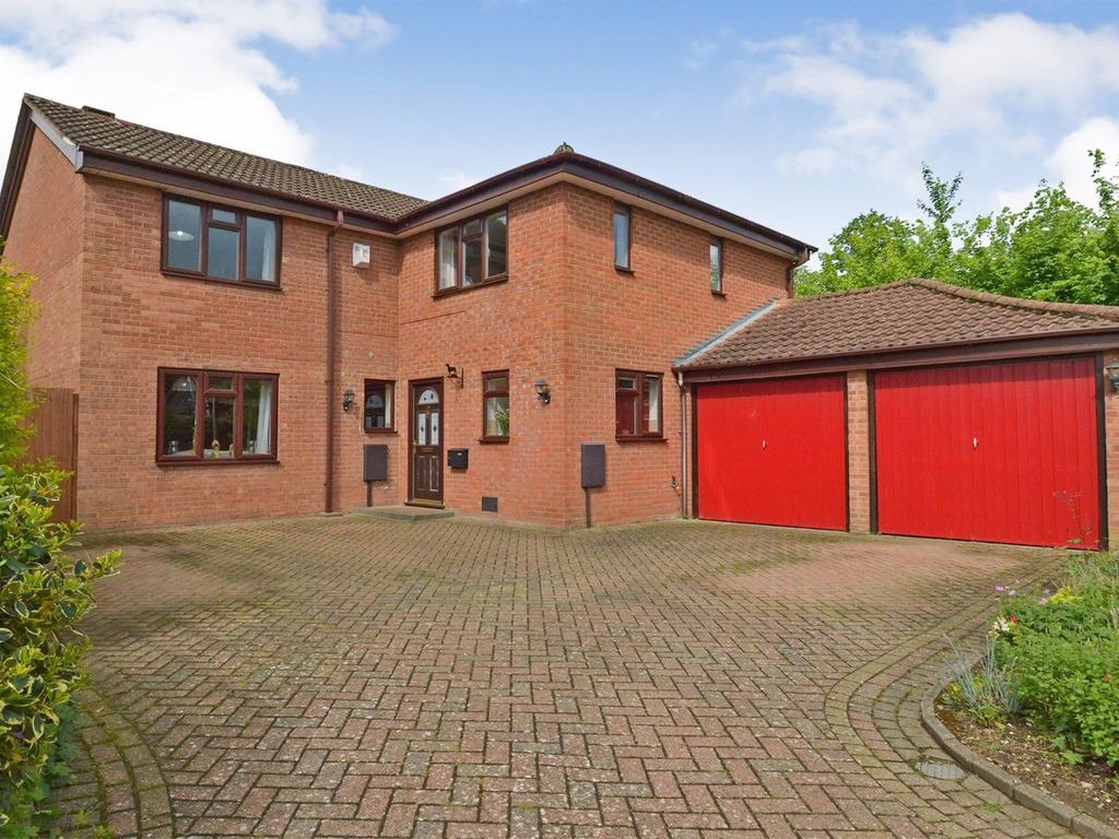 5 bed detached house for sale in Stokenchurch Place, Bradwell Common ...