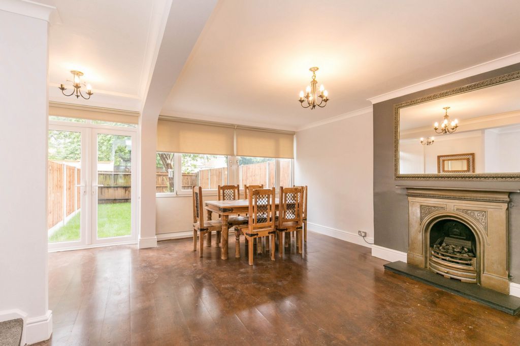 3 bed maisonette to rent in Shrubland Road, London E8 - Zoopla