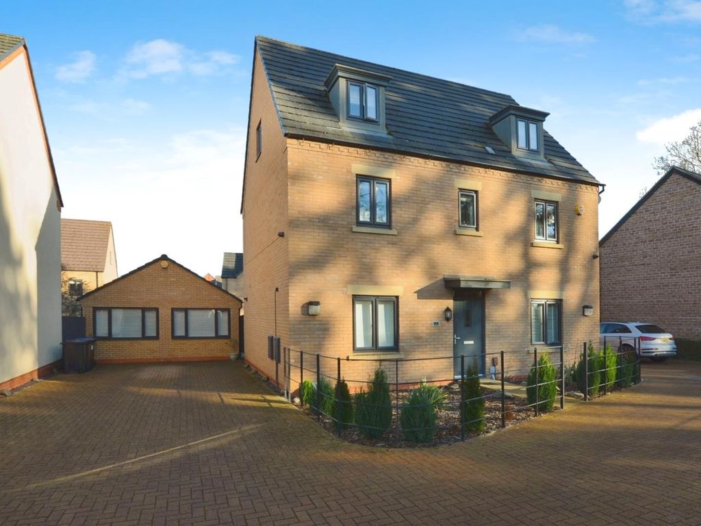 5 bed detached house for sale in Jennings Close, Northampton NN5, £ ...