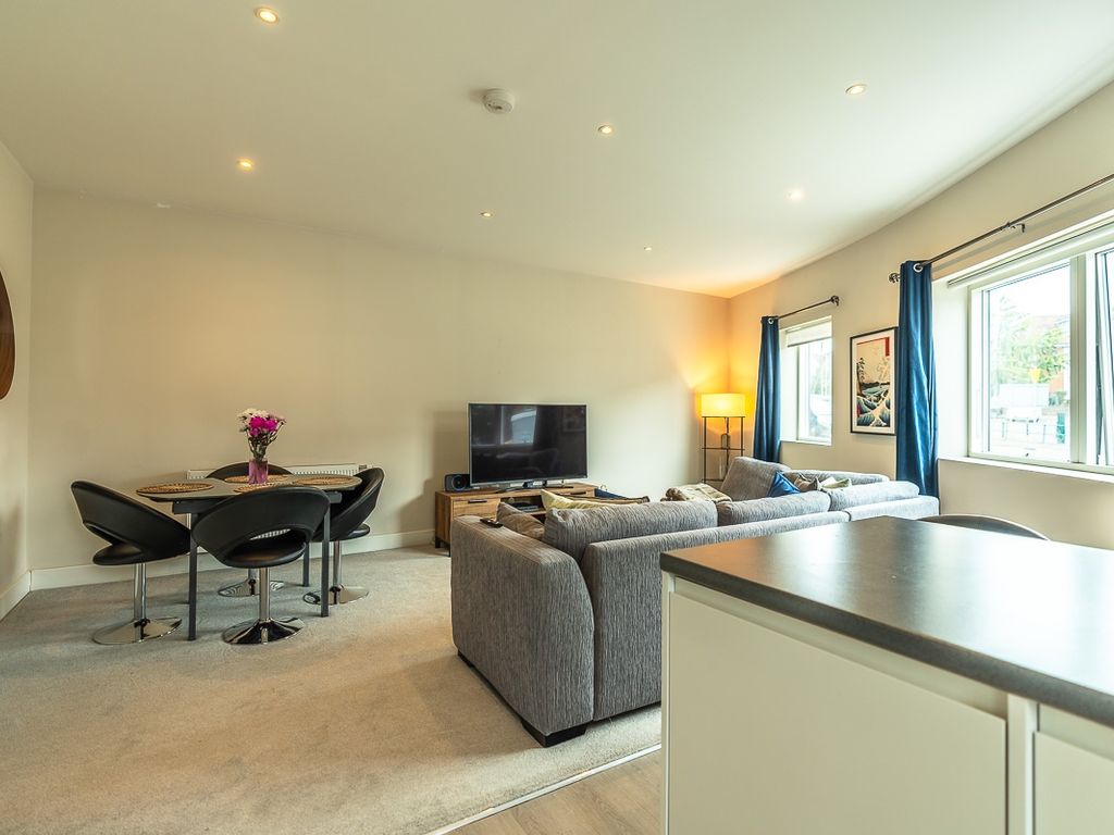 2 bed flat to rent in Verulam Court, St. Albans Road, Watford WD24, £ ...