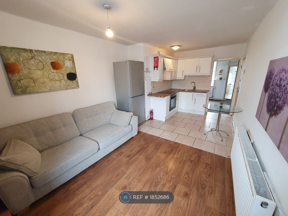 2 bed flat to rent in Albert Road, Farnworth, Bolton BL4, £1,195 pcm ...