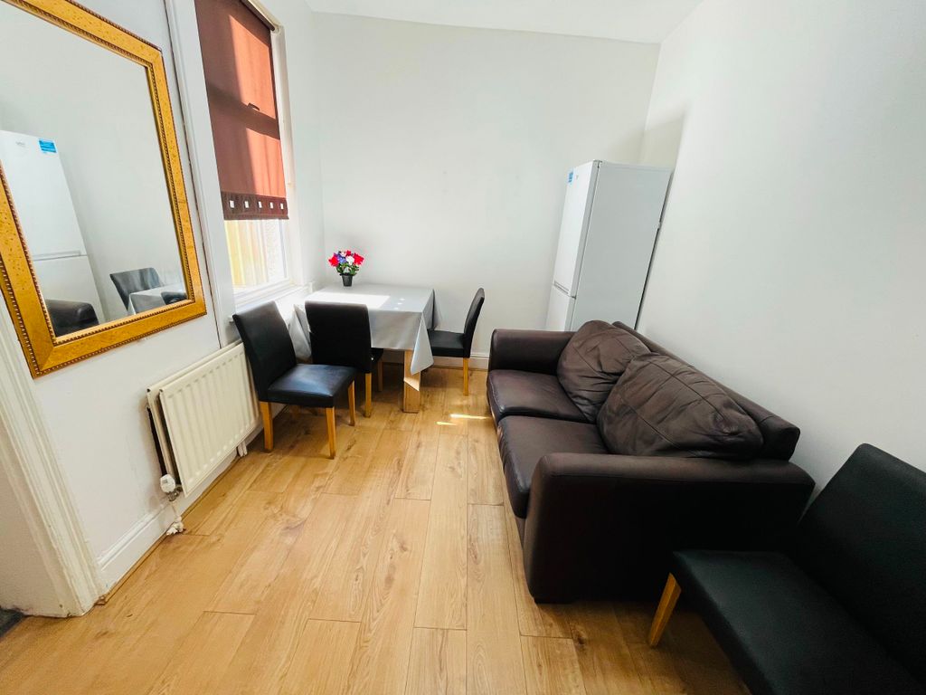 Room to rent in Trentham Road, Coventry CV1 - Zoopla