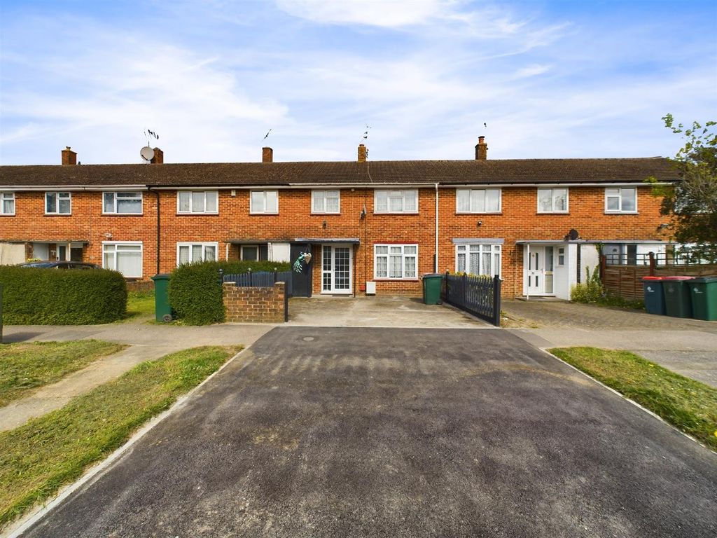 3 Bed Terraced House For Sale In Cherry Lane Crawley Rh11 £380 000