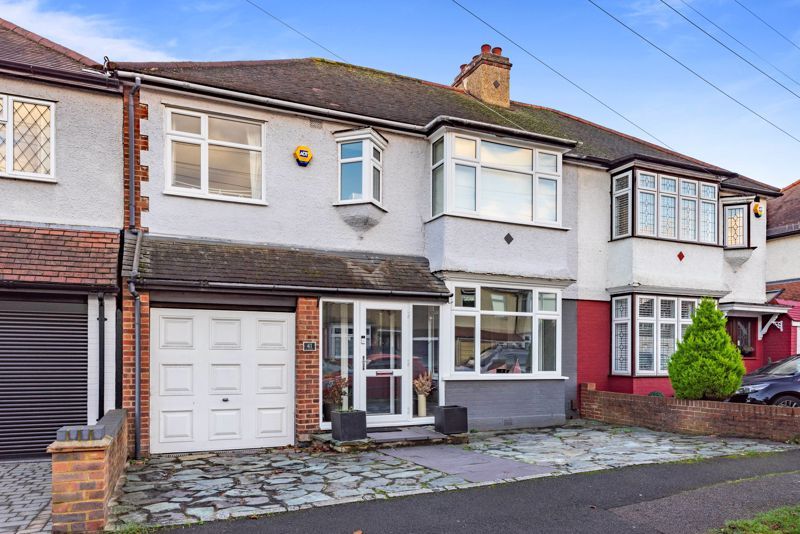 4 Bed Semi Detached House For Sale In Lloyd Road Worcester Park Kt4 £
