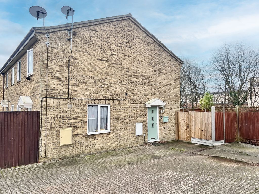 1 bed end terrace house to rent in Warton Green, Luton LU2, £1,100 pcm ...
