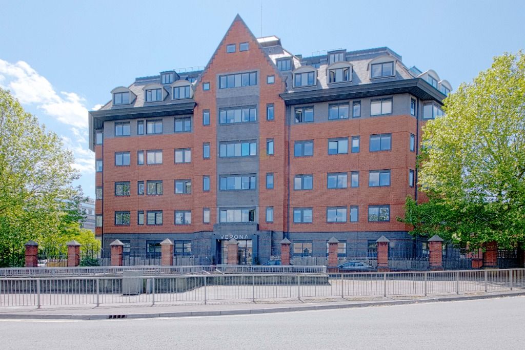 1 bed flat to rent in Verona Apartment, Slough SL1, £1,100 pcm - Zoopla