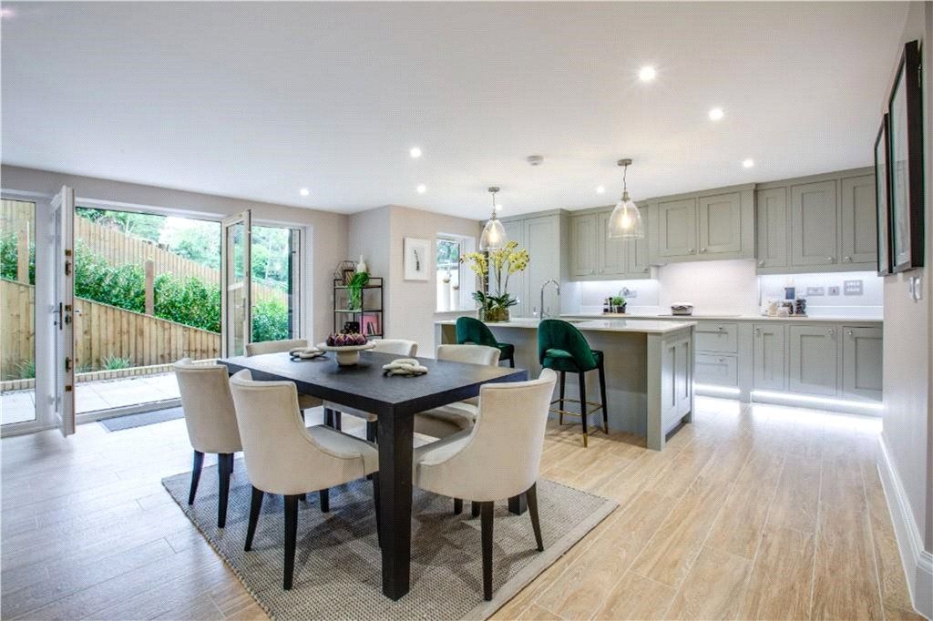 New home, 3 bed flat for sale in Oak End Way, Gerrards Cross ...