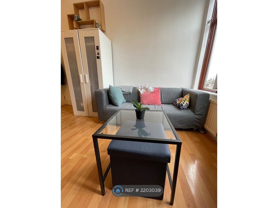 Studio to rent in Burroughs Parade, London NW4, £1,425 pcm - Zoopla