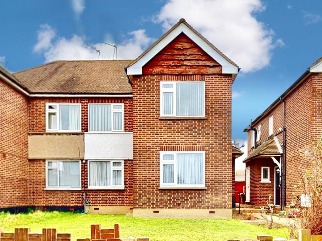 2 Bed Maisonette For Sale In Millbrook Gardens Chadwell Heath Rm6 £
