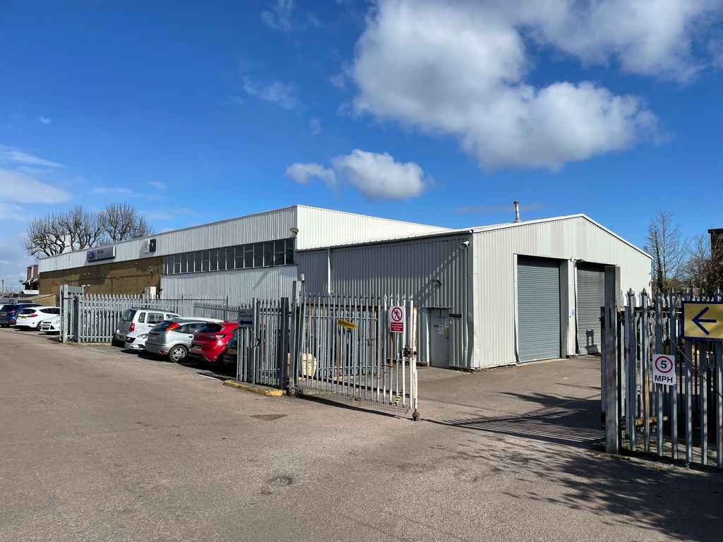 Retail premises to let in London Road, Dunstable LU6, Non quoting - Zoopla