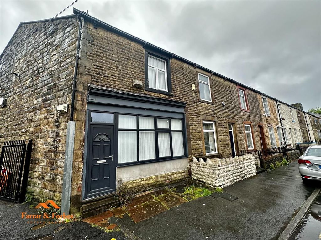 Room to rent in Queen Victoria Road, Burnley BB10, £542 pcm - Zoopla