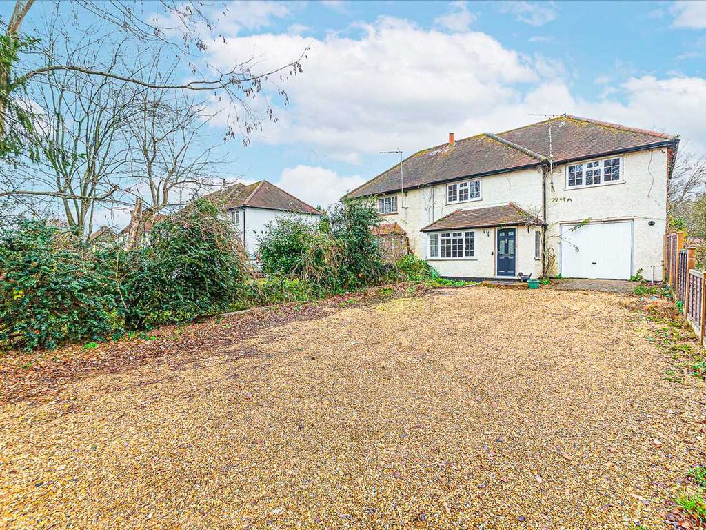 4 Bed Semi Detached House For Sale In Reading Road Finchampstead