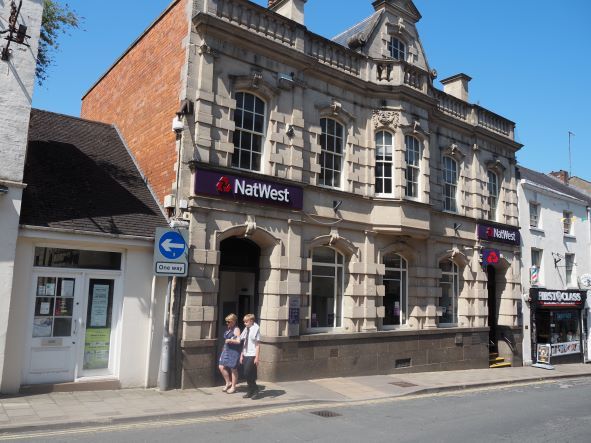 Retail premises to let in George Street, Stroud GL5, £40,000 pa - Zoopla
