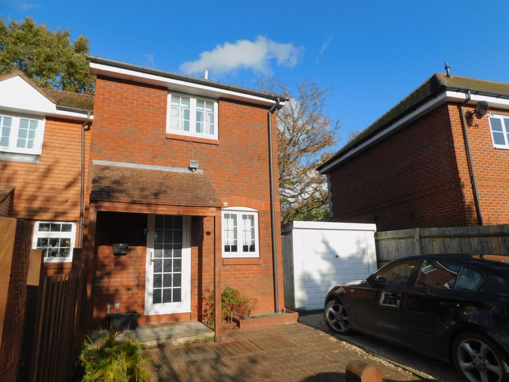 2 Bed Semi Detached House To Rent In Devonshire Gardens Bursledon