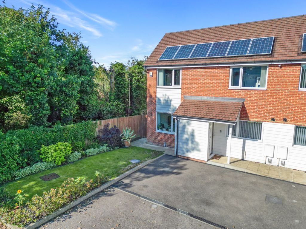 2 Bed Semi Detached House For Sale In Epsom Close Gravesend Kent Da12