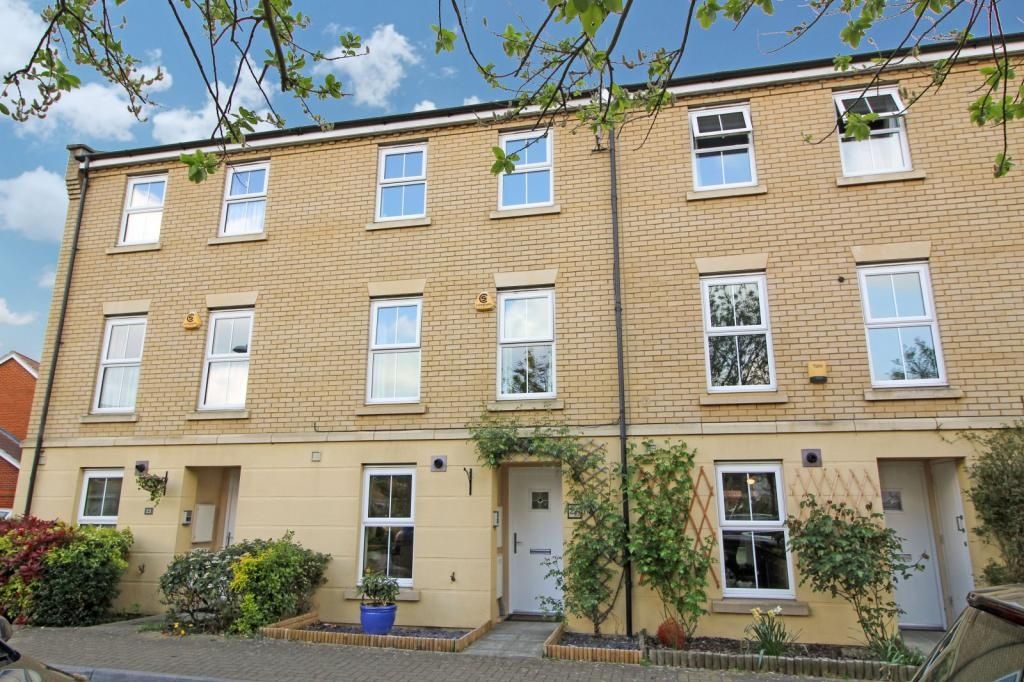3 bed terraced house for sale in The Nave, Laindon, Basildon SS15 - Zoopla