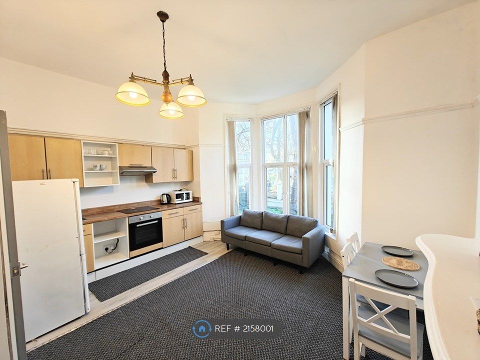 2 bed flat to rent in Fairfield Crescent, Fairfield, Liverpool L6, £990 ...