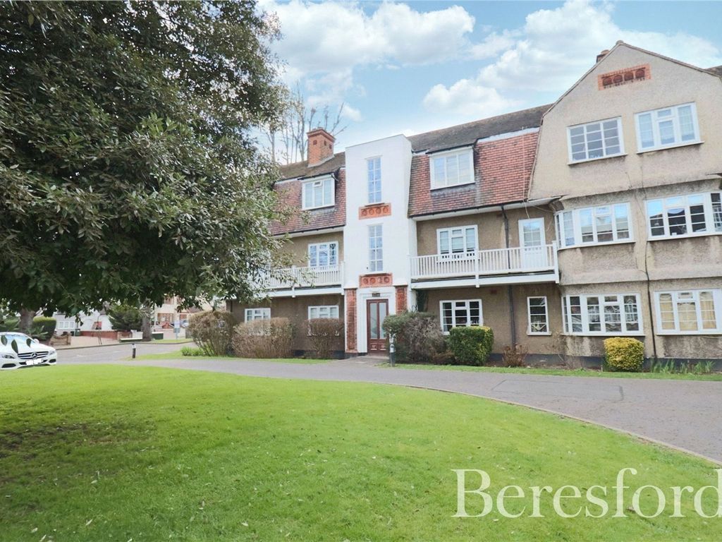 2 bed flat for sale in Upminster Road, Hornchurch RM11, £325,000 - Zoopla