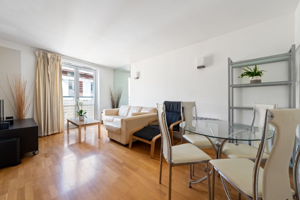 1 bed flat to rent in Colefax Building, Aldgate Triangle, London E1 ...