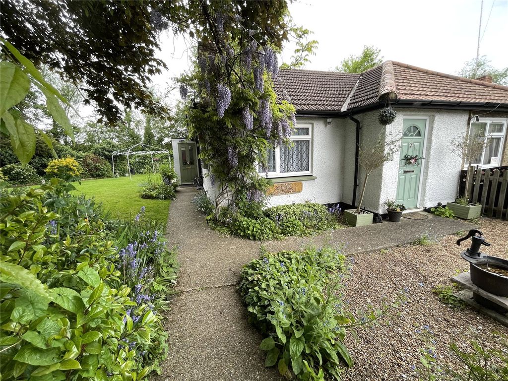 2 Bed Bungalow For Sale In Marrowbrook Lane Farnborough Hampshire