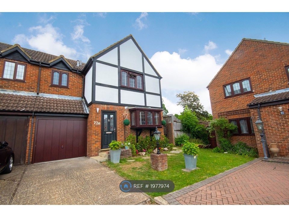 4 Bed Semi Detached House To Rent In Capel Gardens Pinner Ha5 £3 000
