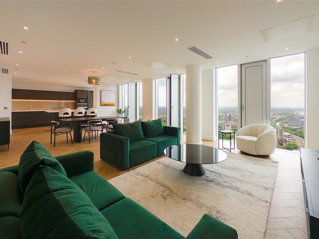 3 bed flat to rent in Chester Road, Manchester M15 - Zoopla