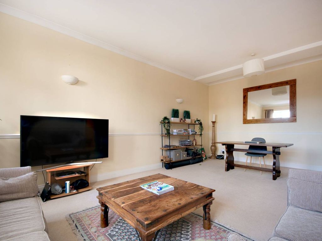 1 bed maisonette to rent in Meadrow, Godalming GU7 - Zoopla