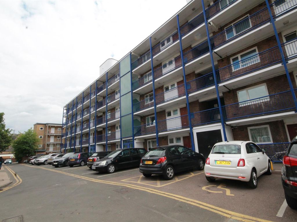 2 bed flat to rent in Friary Estate, Applegarth House, London SE15 - Zoopla