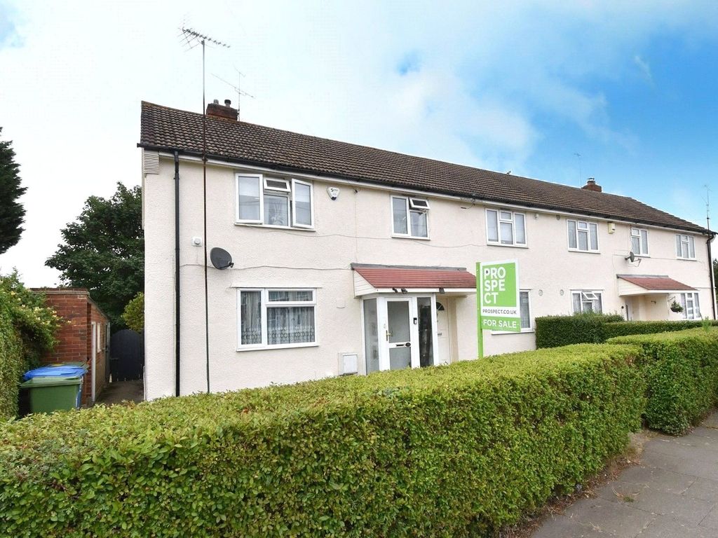 2 Bed Maisonette For Sale In Prince Charles Crescent Farnborough