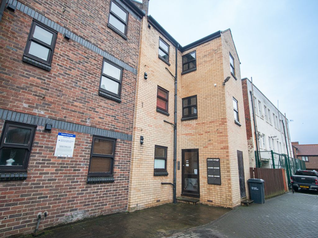 2 bed flat to rent in Fish Street, Hull HU1, £675 pcm - Zoopla