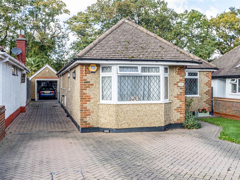 3 bed detached bungalow for sale in Dickens Drive, Addlestone KT15, £ ...