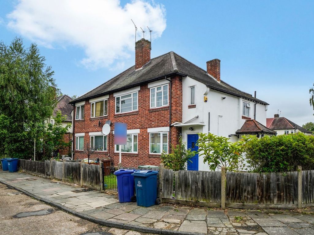 2 bed maisonette for sale in Alexandra Close, Harrow HA2, £315,000 - Zoopla